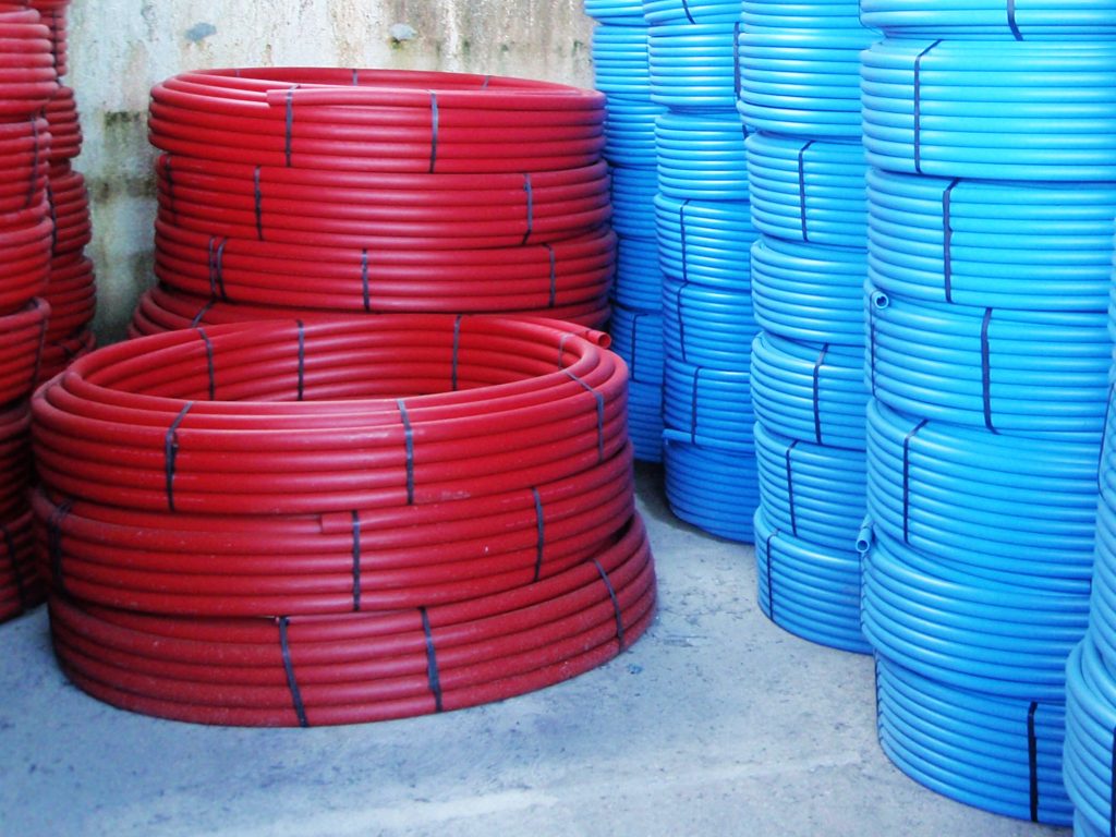 Produção tubagem PEAD e PEBD e tubo PVC | URCAPLÁS - Indústria de Plásticos